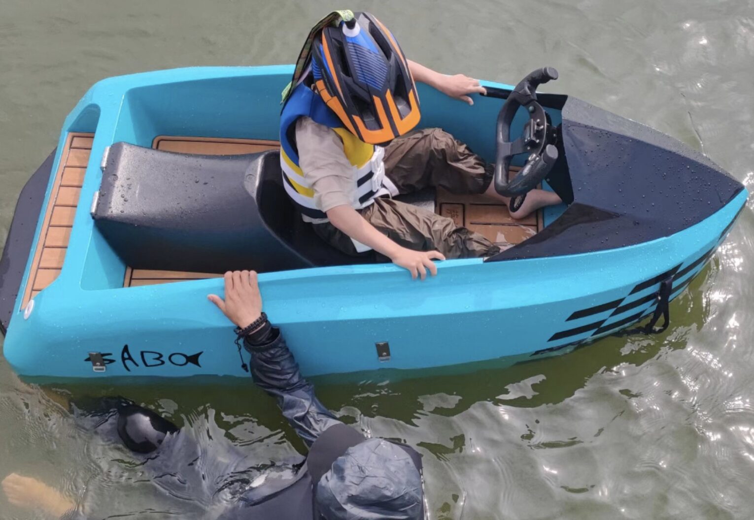 Portable Electric Mini Jet Boats Skip the Ramp and Trailer Hassle - The ...